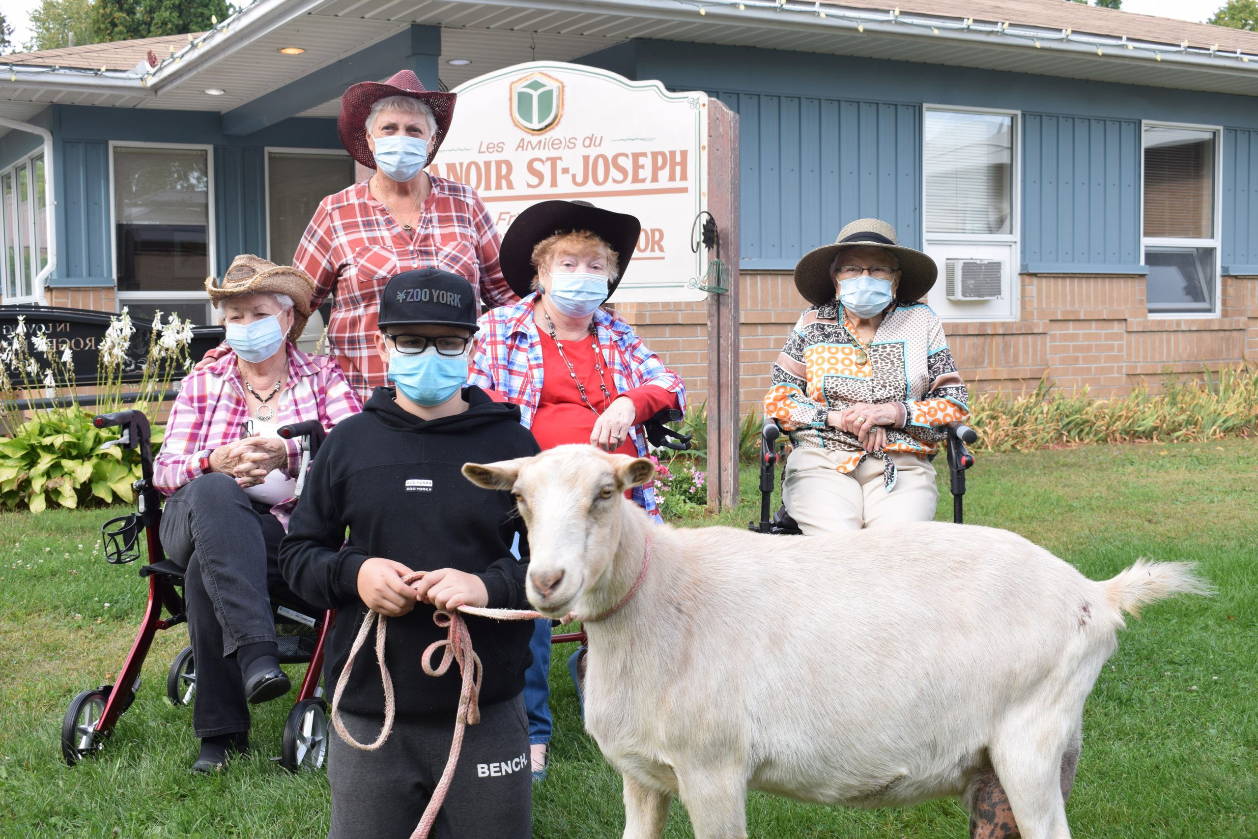 Friends of St-Joseph’s Manor residents enjoy mini-fair - The Equity